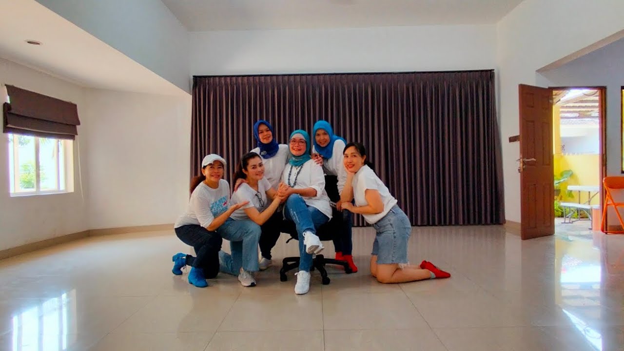 Simply Love Somebody- Line Dance - Choreographer : Susie G - YouTube