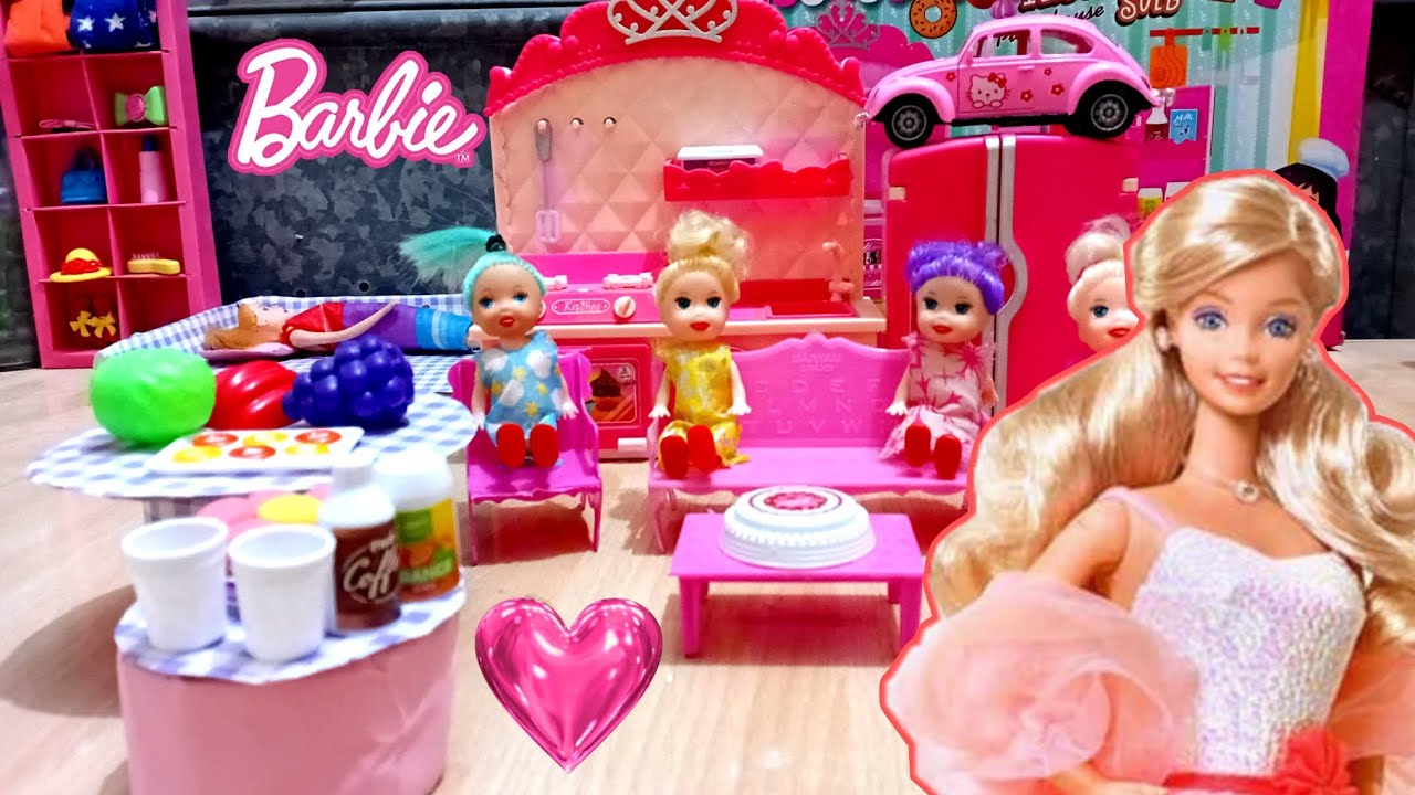 Cute Barbies Group Party Time Barbie invited her friends to Grand ...
