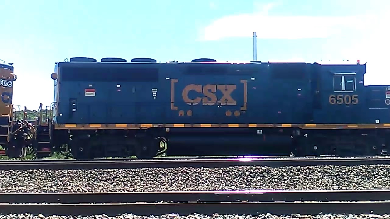2 CSX GP40-3 leads mixed freight w/t Long east bound CSX intermadel ...