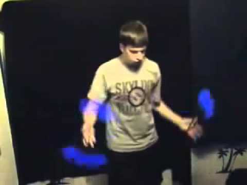 Glowsticking stringing - melvenorc12 3 string session - YouTube