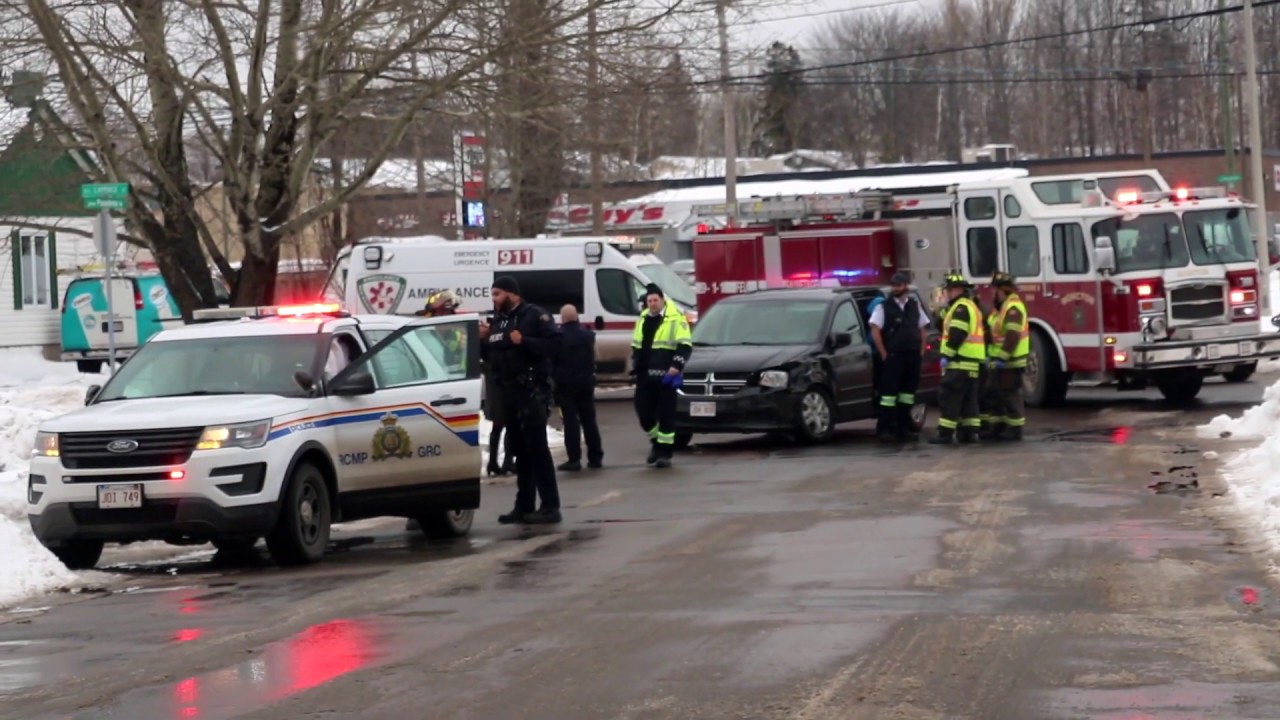 Nov 25th 2018 Van vs RCMP Vehicle - YouTube