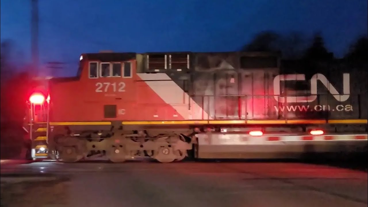 CN 149 - IC 2712 & 5722 In Lynden Ontario - YouTube