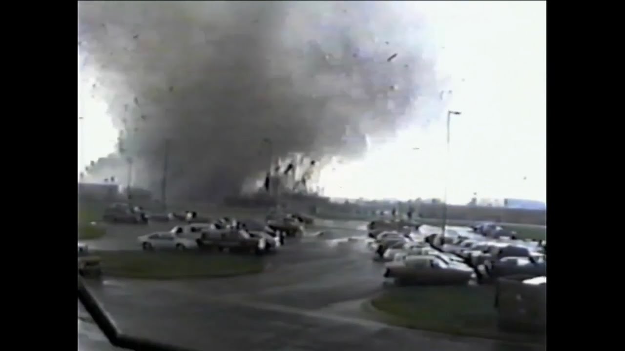 Wichita, Kansas Tornado Of 1991 - YouTube