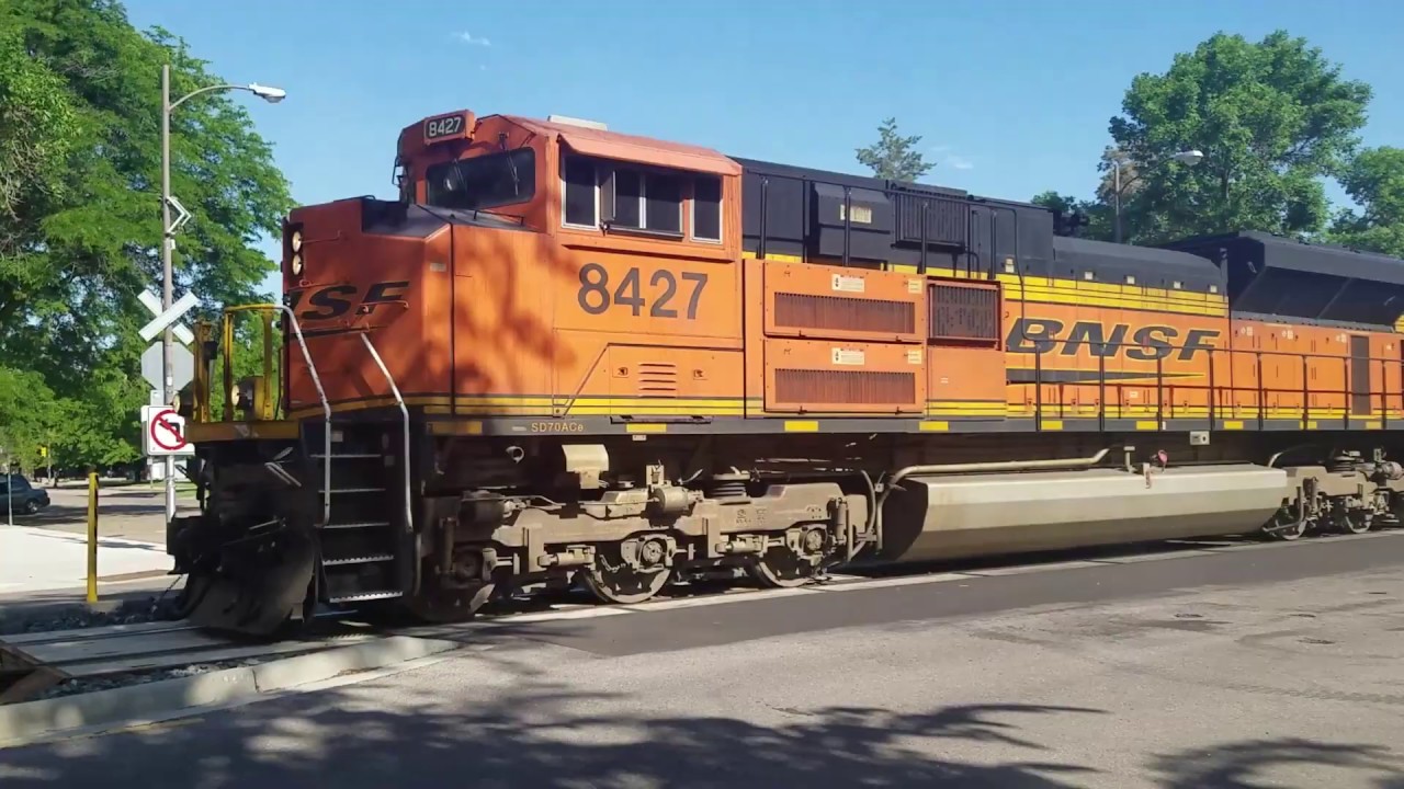 BNSF 8427 North w/Horn Salute - YouTube