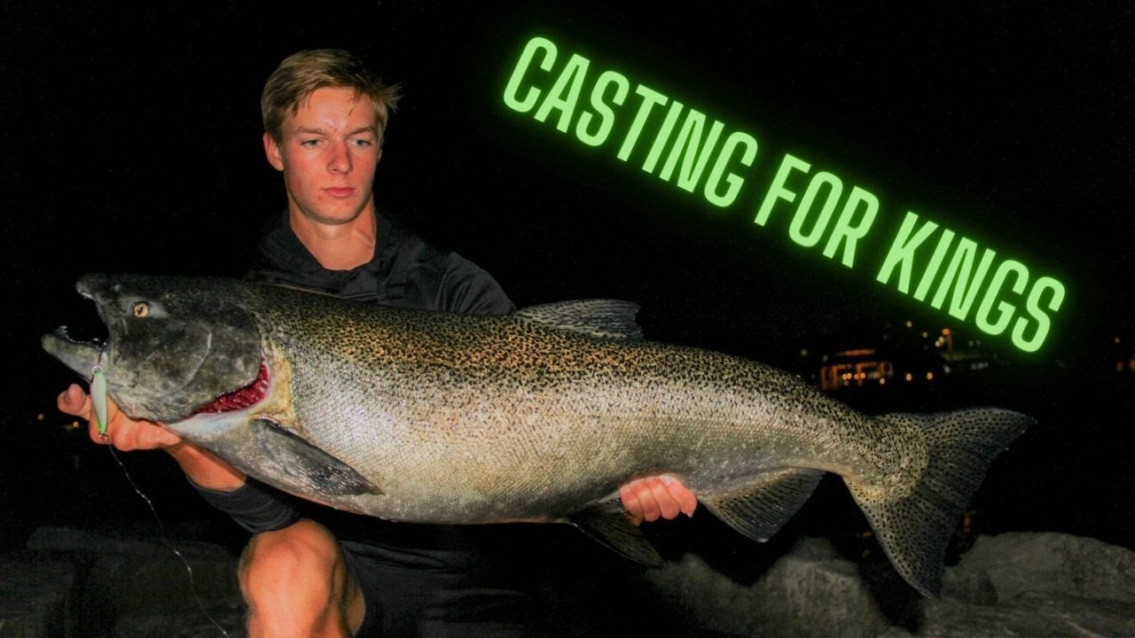 30 LB MONSTER KING SALMON Caught From Shore in Port Washington! - YouTube