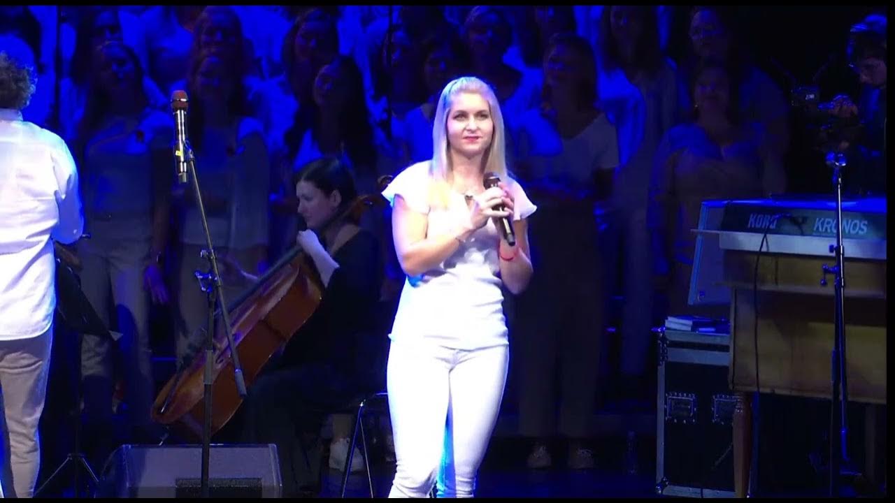 Monika Vodová - Modlitba (Vojta Dyk) Ostrava zpívá Gospel - YouTube