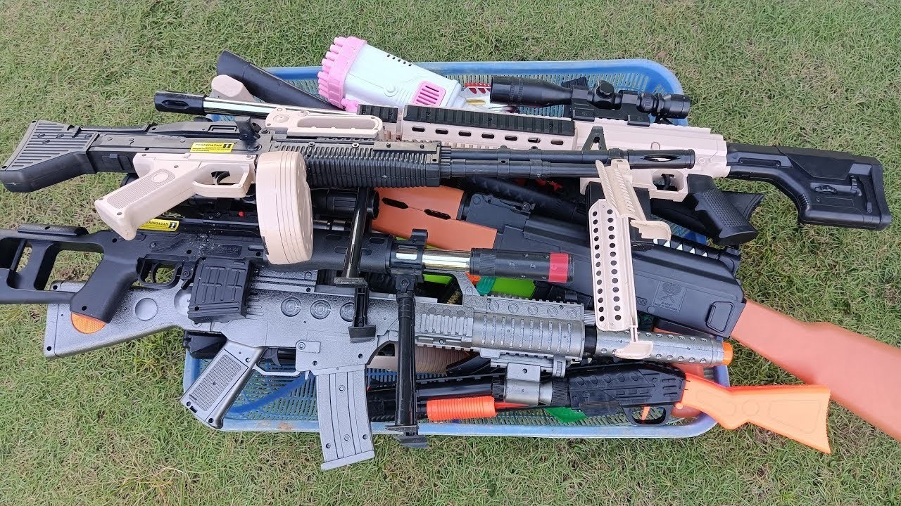 Kotak penuh dengan tembak tembakan AK 47, Sniper, shot gun, bullet gun ...