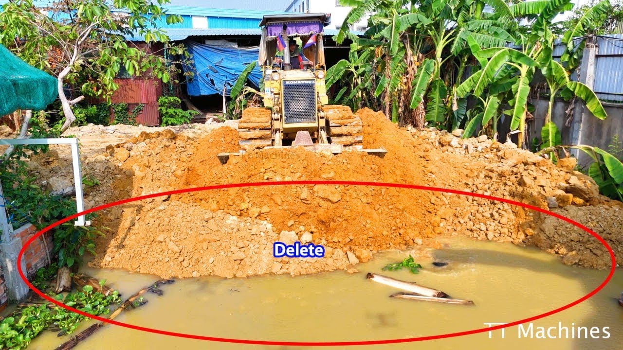 The Best Activity Filling Land BOX Fence Size 6x20m By Trucks & D31 ...