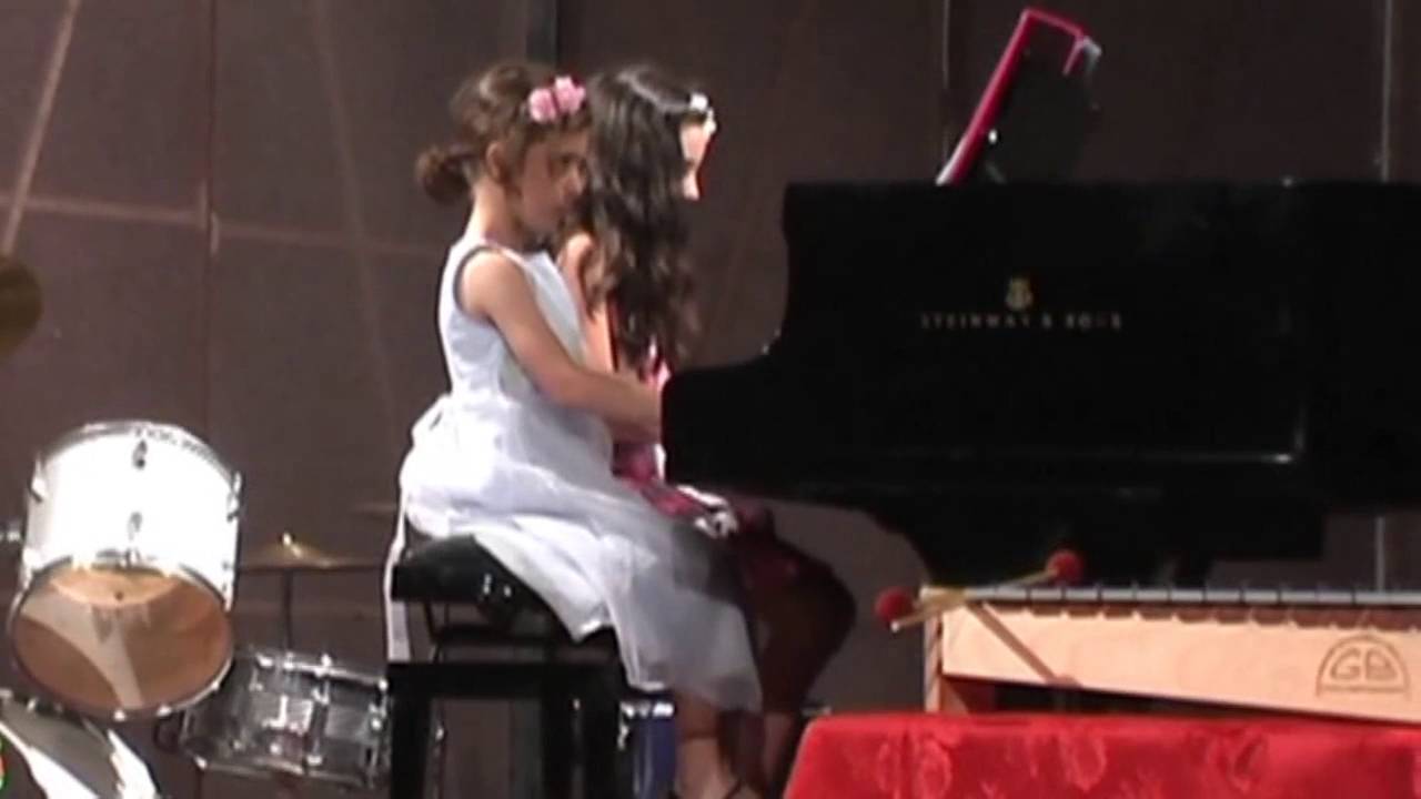 2011 Strauss Beatrice & Giulia - YouTube