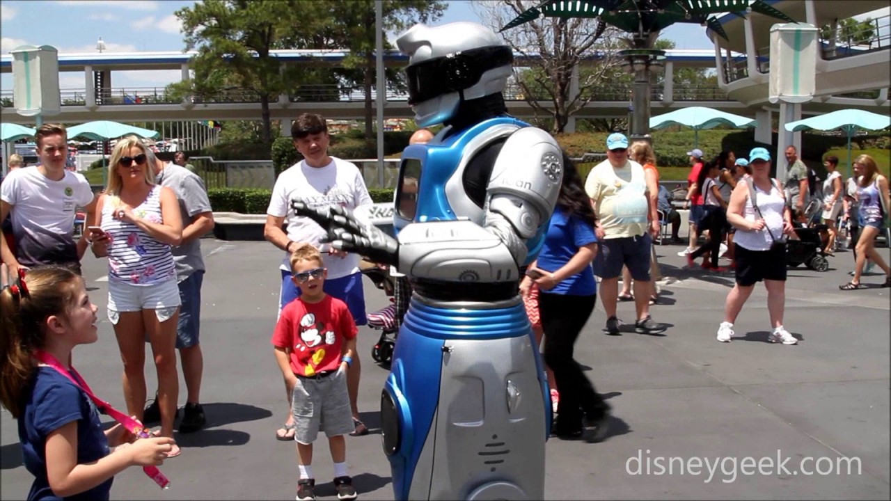 WDW: Magic Kingdom - iCan Robot in Tomorrowland (Clips) - YouTube