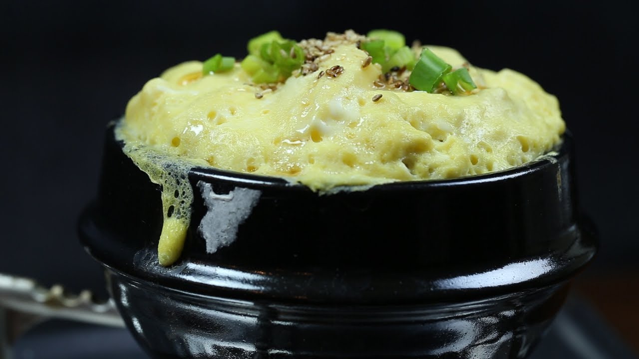 Korean Steamed Egg Volcano(뚝배기 계란찜) /집밥 백선생 백종원 계란찜 만들기 [YumYum] - YouTube