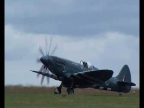 Spitfire PR19 P5853 At Kemble Airday 2009 - YouTube