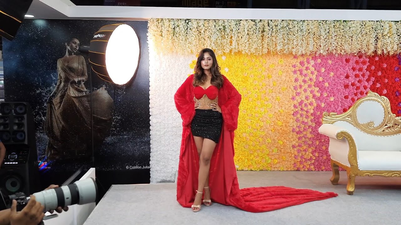 Model Shoot At India's Biggest Photo Video Expo 2023 (2) - YouTube