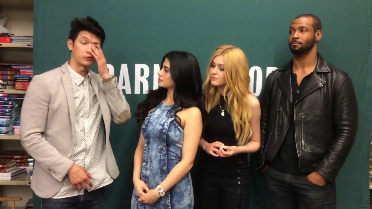Shadowhunters Exclusive - Interview with the Cast at the Lady Midnight ...