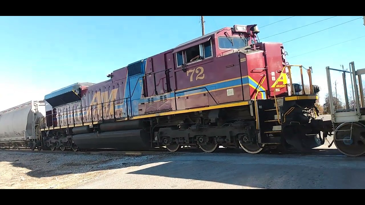 A&M 70 SD70ace Freight Train Northbound in Springdale AR with DPU A&M ...