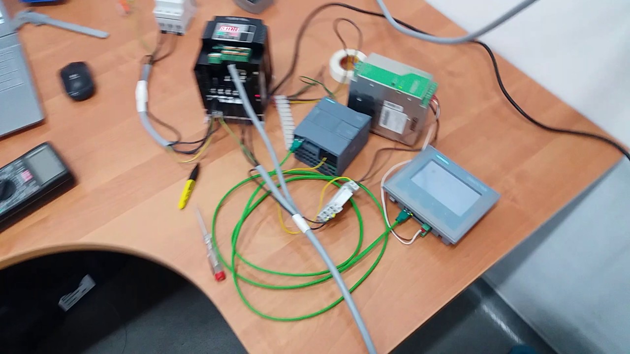 WinCC Basic HMI motor control circuit via VFD Hitachi WJ200 - YouTube