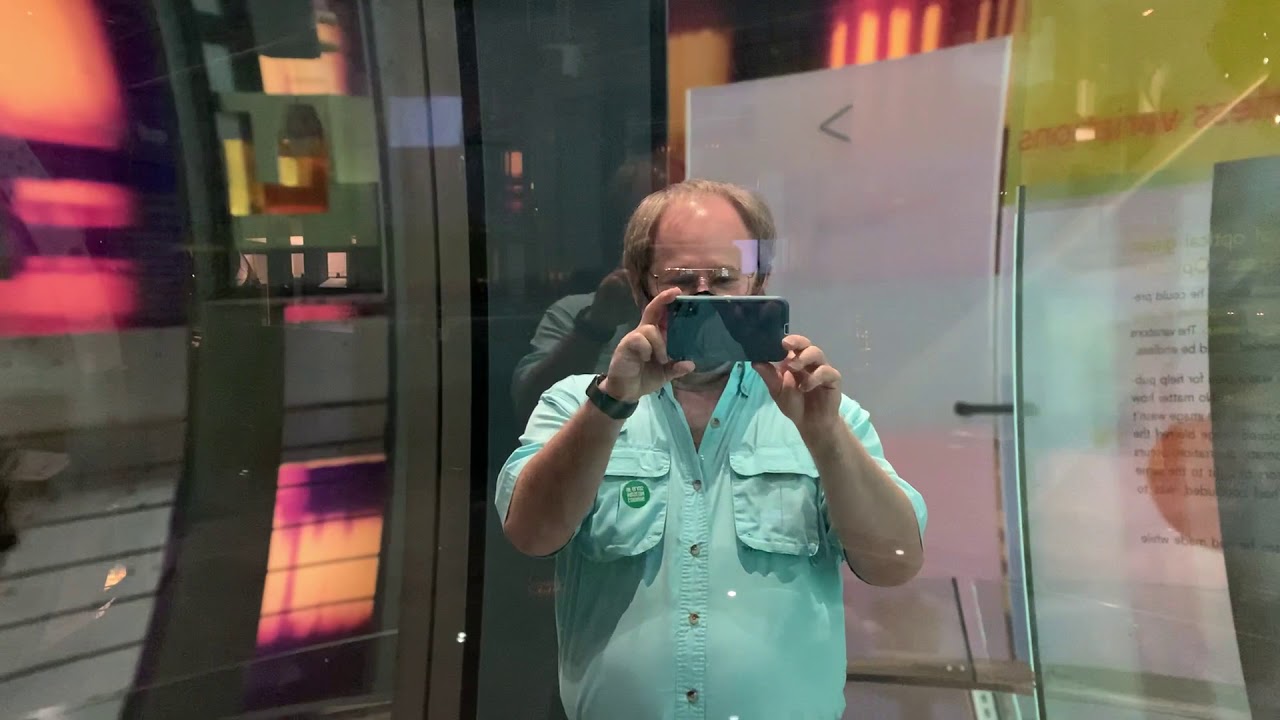 Inverting mirror at Corning Class museum - YouTube