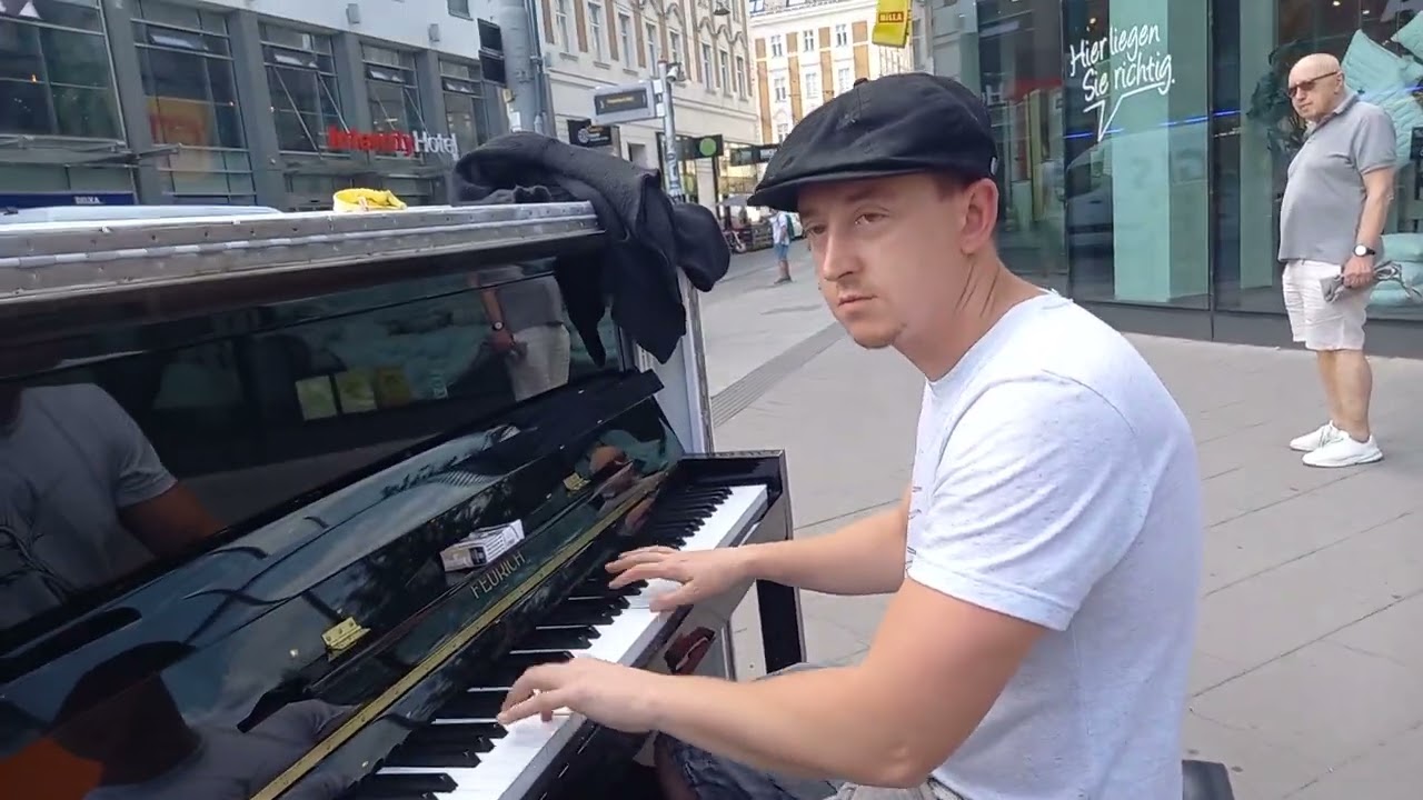 Boogie Woogie Stomp played on the streets of Vienna. - YouTube