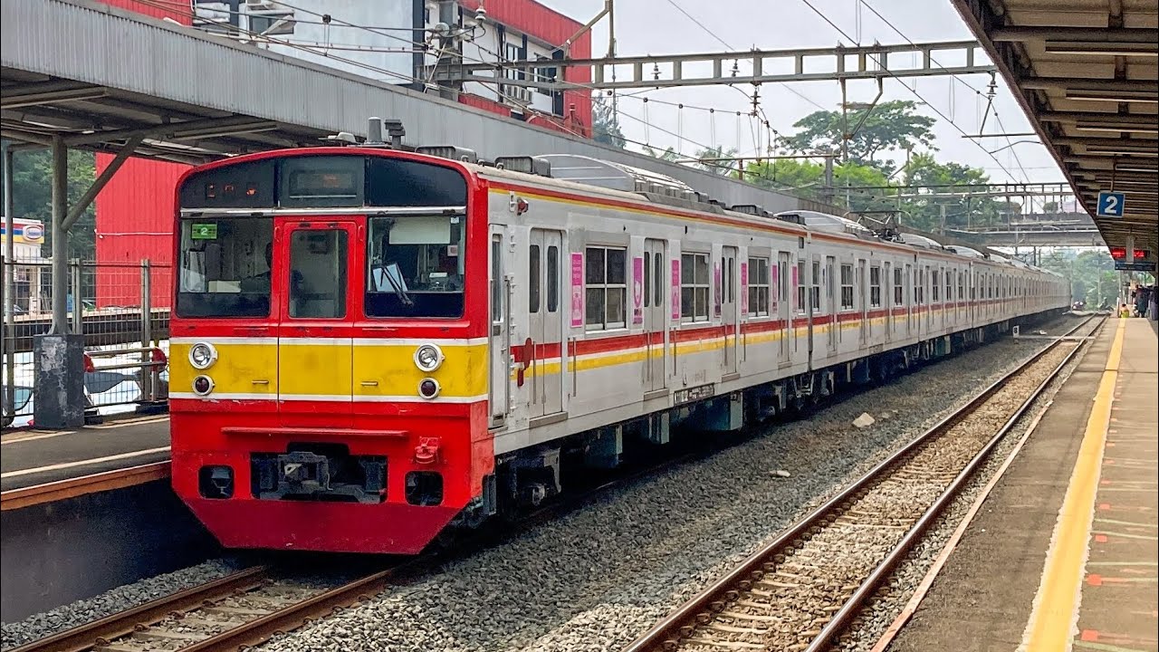 Kumpulan KRL Commuter Line di Stasiun Rawa Buntu! JR 205 Saikyo ...