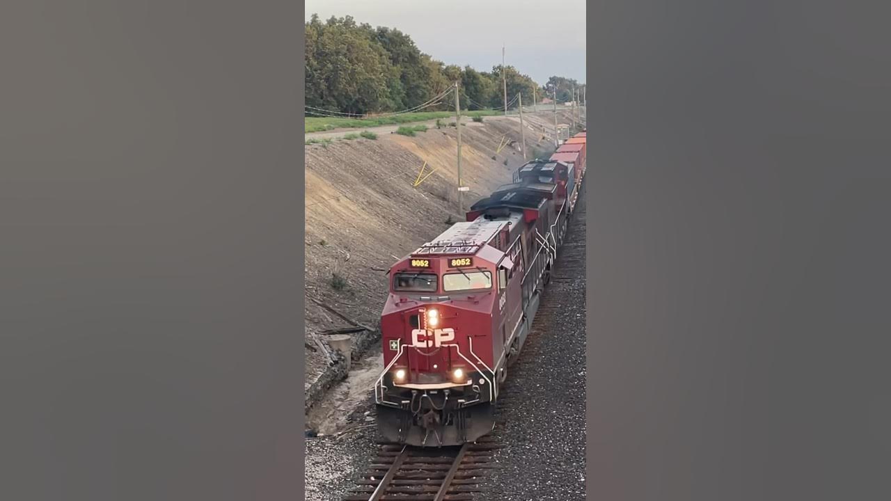Horn salute from CP 8052! #shorts #railfanning #canadianpacific #intermodaltrain #hornsalute ...