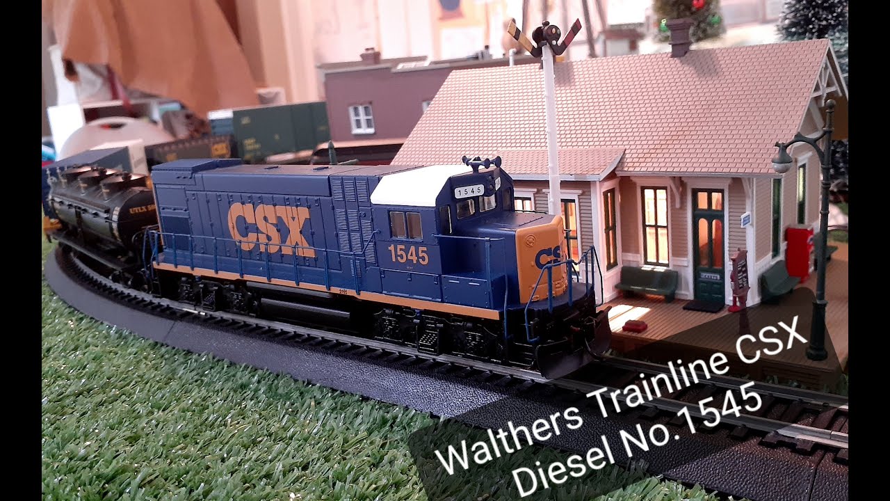 Running HO Walthers Trainline DC CSX Diesel Locomotive No.1545 with Bachmann freight cars - YouTube