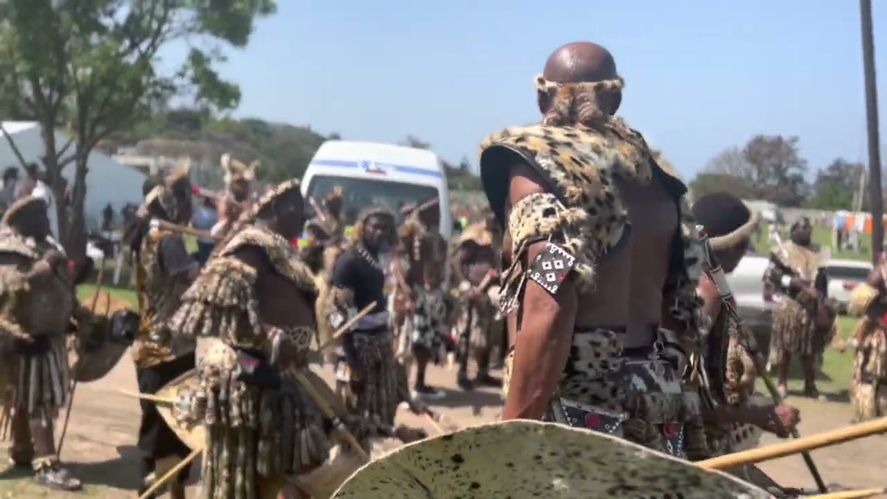 Abantwana namaButho - beholwa uMntwana wakwaMinyamanzi - YouTube