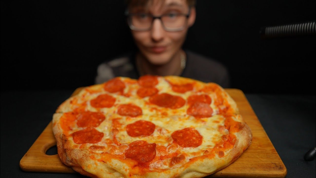 ASMR😚Silently eating a pizza with perfect dough, lots of cheese and ...