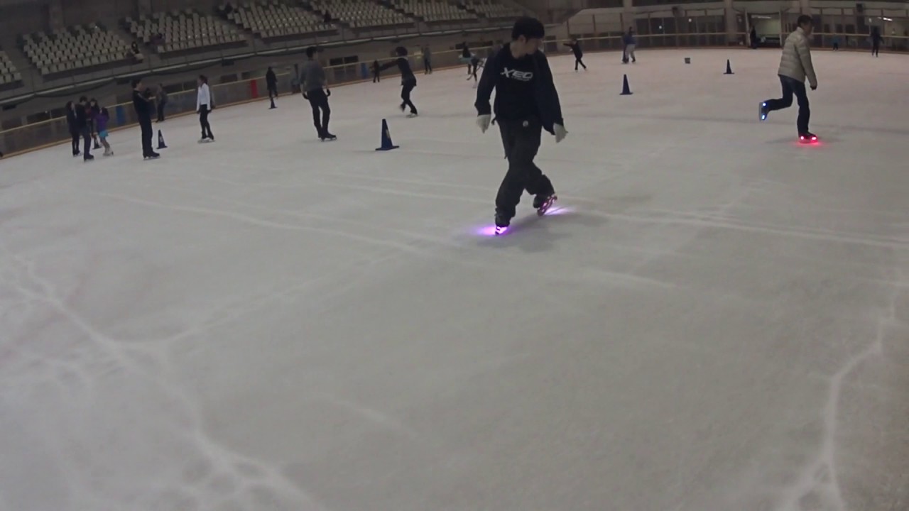 Freestyle Ice Skating with LED lights @ Ginga Arena, Kanagawa ...