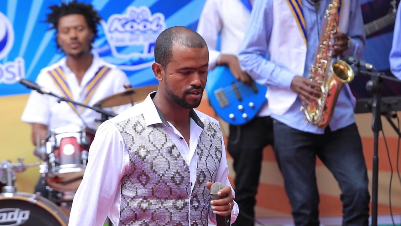 አዝናኝ ዘፈን ከዘመናዊ ባንድ ጋር - Ethiopian Music 2019, አምባሰል ቲዩብ, - YouTube