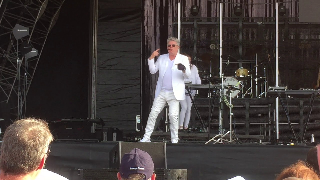 Tom Bailey live at Cambridge football stadium - King for a day 10.6.18 ...