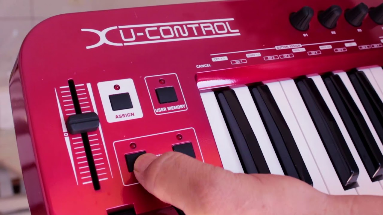 Behringer UMX490 U-Control Controladora Midi abrindo la caja y haciendo ...