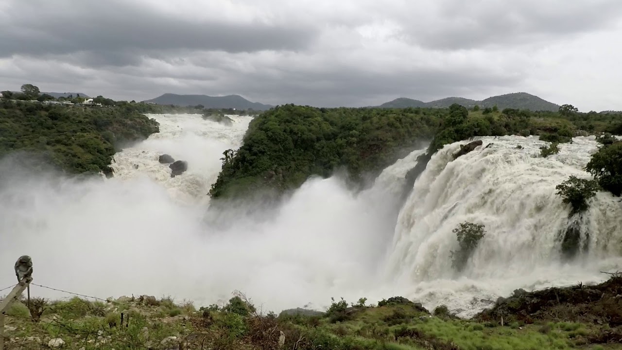 Shivanasamudram waterfalls roaring at its best !! - YouTube