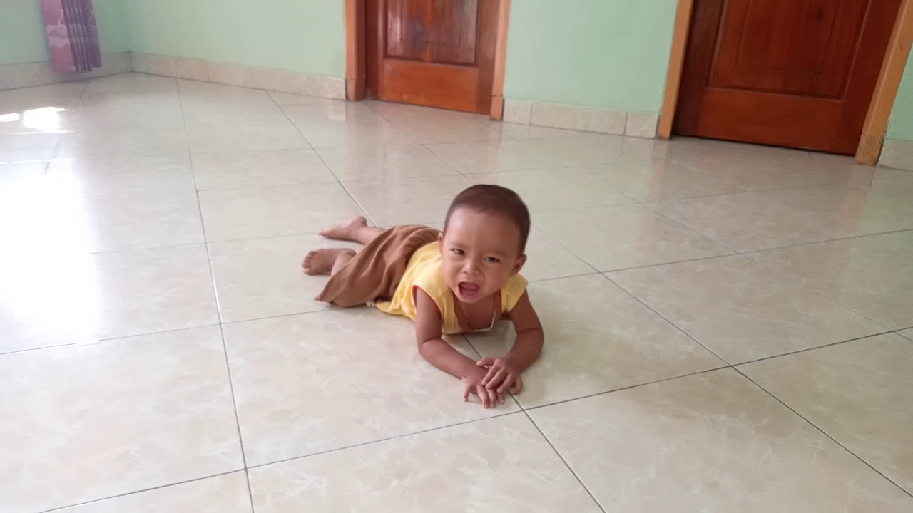 Belajar merangkak - YouTube