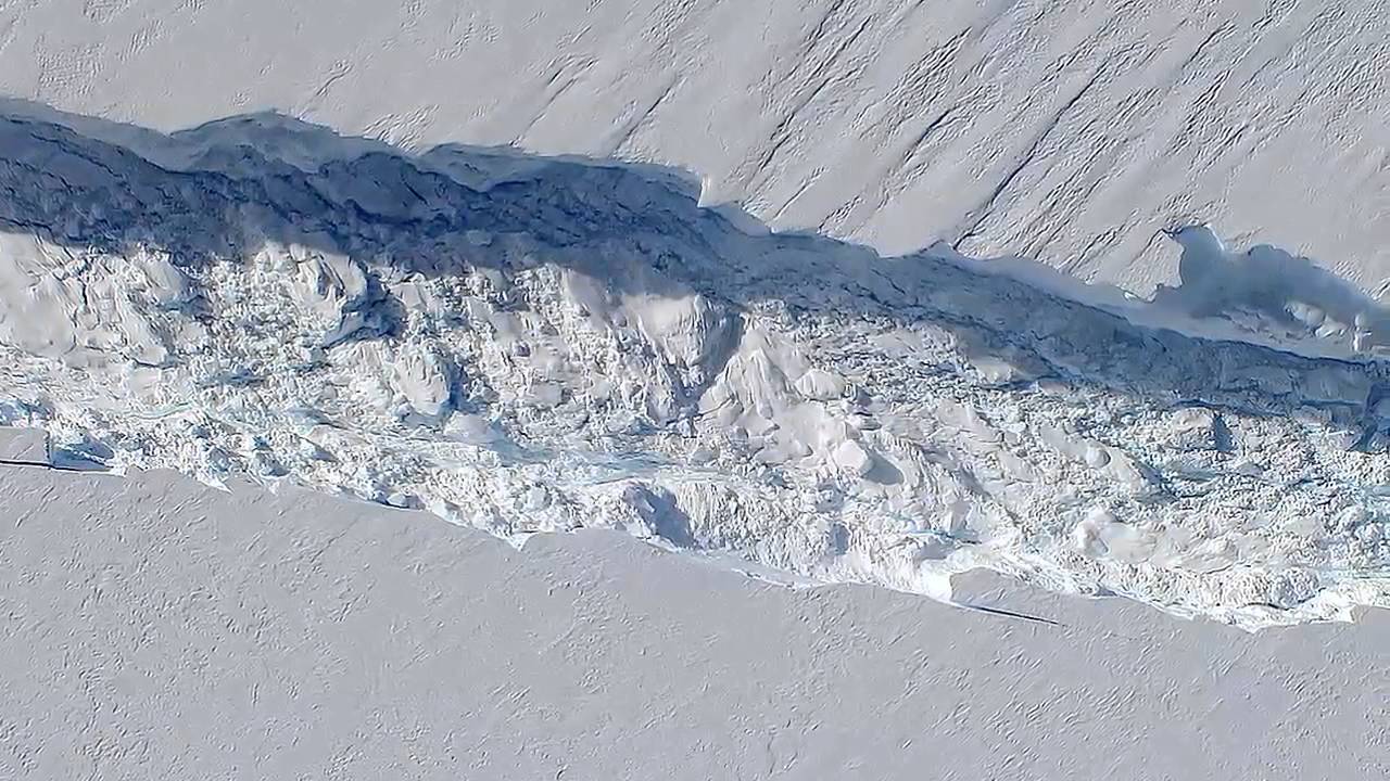 NASA | Operation IceBridge Discovers Massive Crack in Ice Shelf - YouTube
