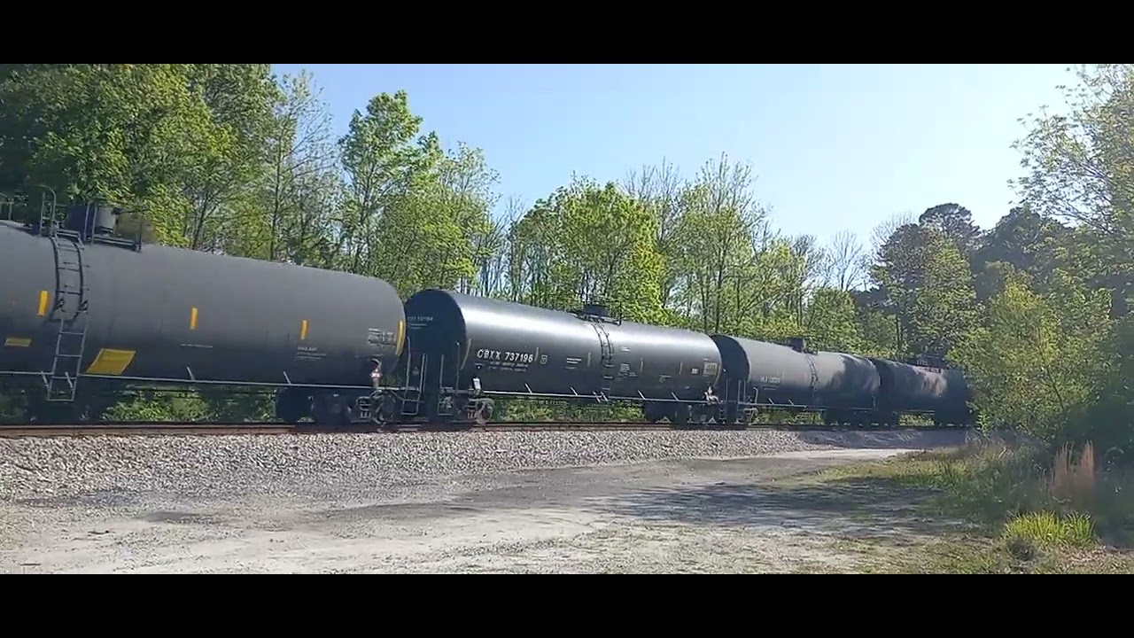 CSX B639-22 with CP 8503 AC44CW and UP 6887 AC44CW - YouTube
