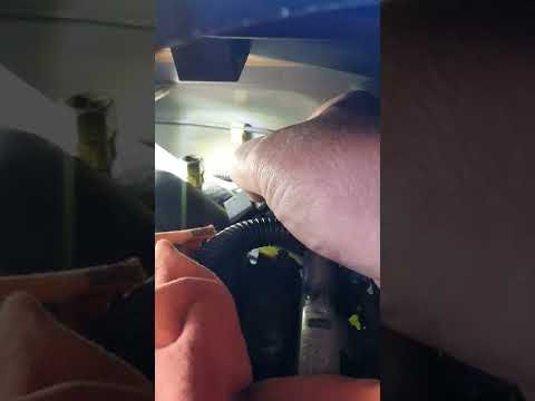 V8 6 litre Holden Commodore oil pressure switch - YouTube