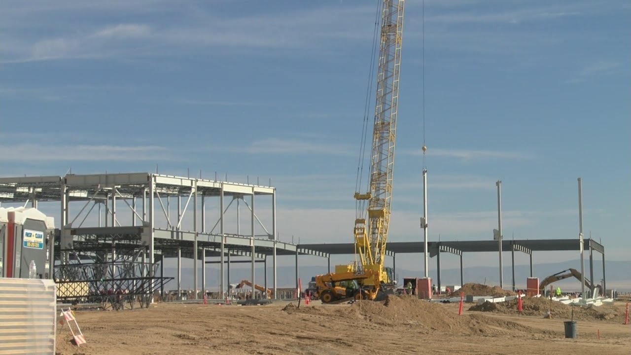 Facebook, Governor Martinez announce Los Lunas data center expansion ...