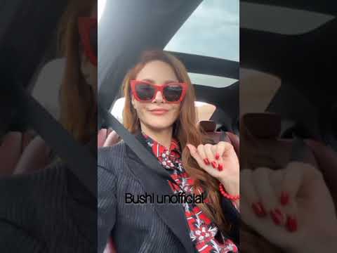 Turkish actress minetugay doing shopping