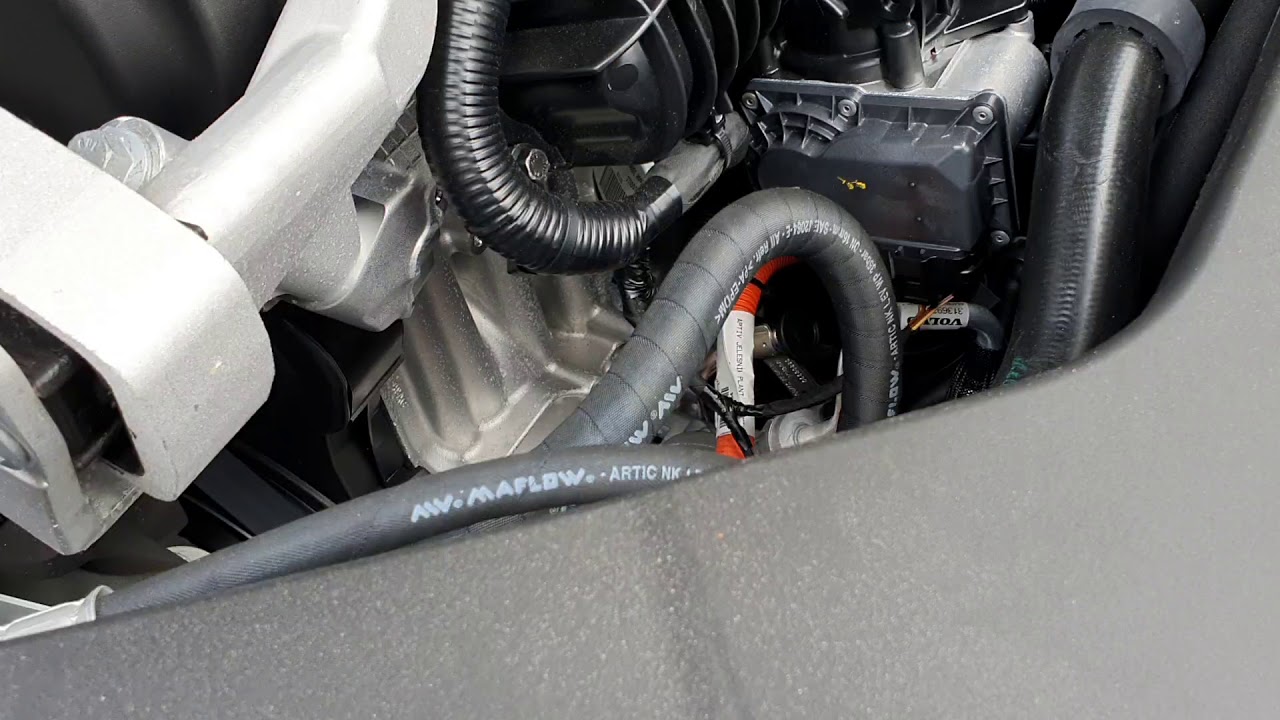 Volvo V60 T8 inside the engine bay on idle - YouTube