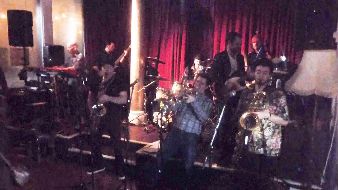 King Walrus [No. 1 Harbourside 03/11/17] - YouTube