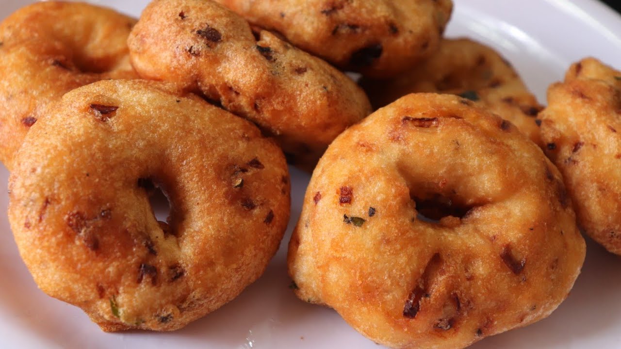 സോഫ്റ്റ്‌ & ക്രിസ്‌പി ഉഴുന്ന് വട /Vada/Uzhunnu Vada Recipe Malayalam ...