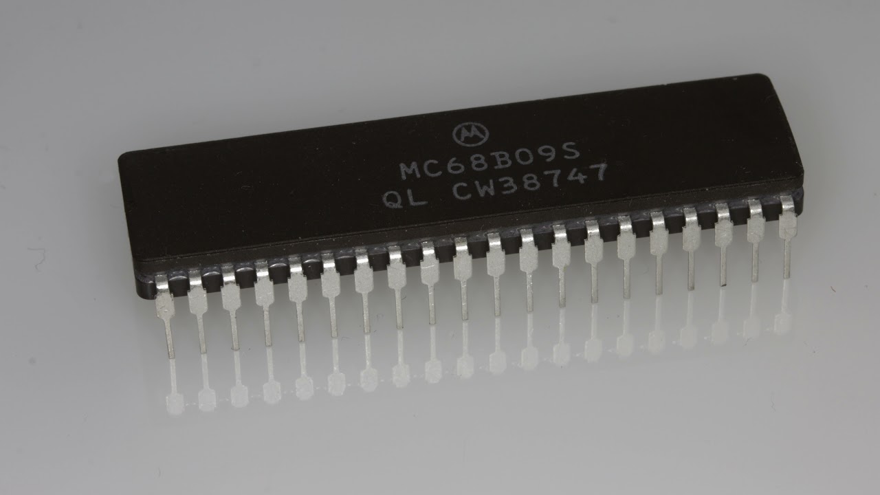 Chip-Porträt Mikroprozessor Motorola MC6809 Makroaufnahmen - YouTube
