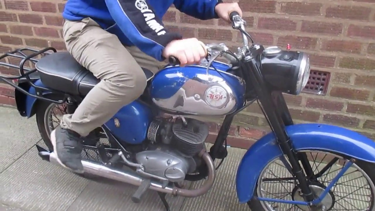 BSA bantam D10 Running - YouTube