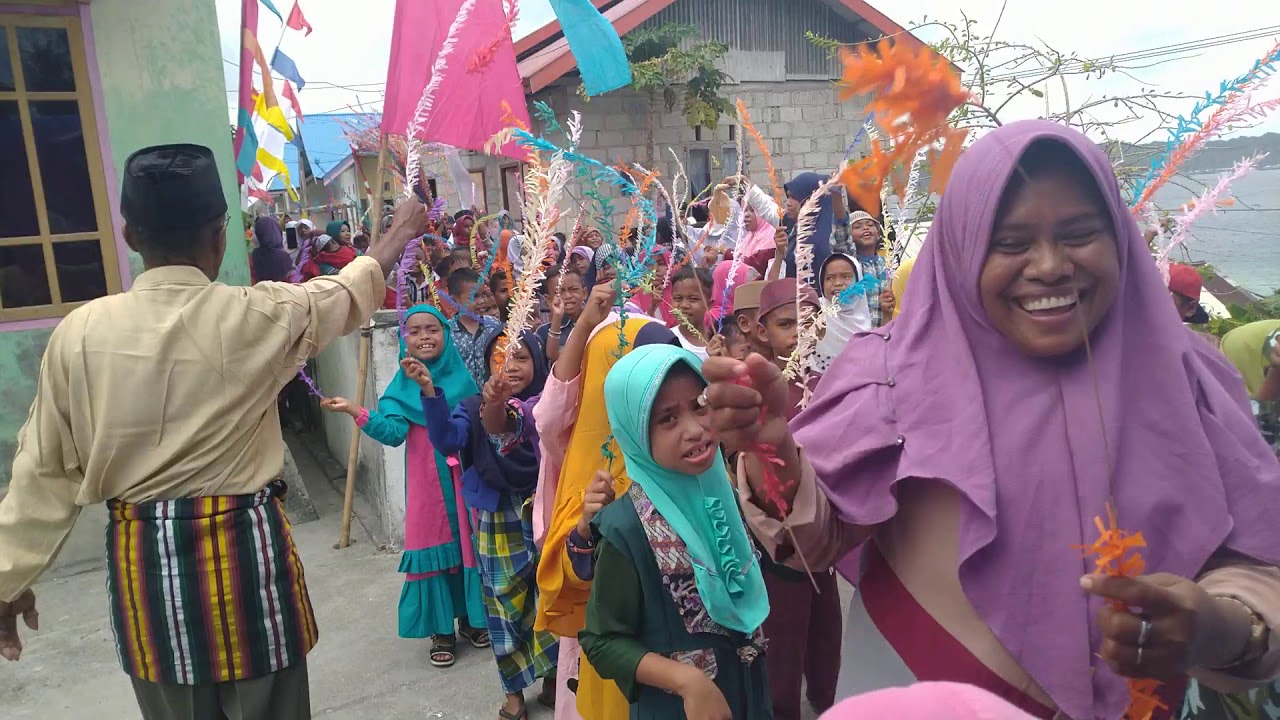 Kurban Masyarakat Desa Oihu - YouTube