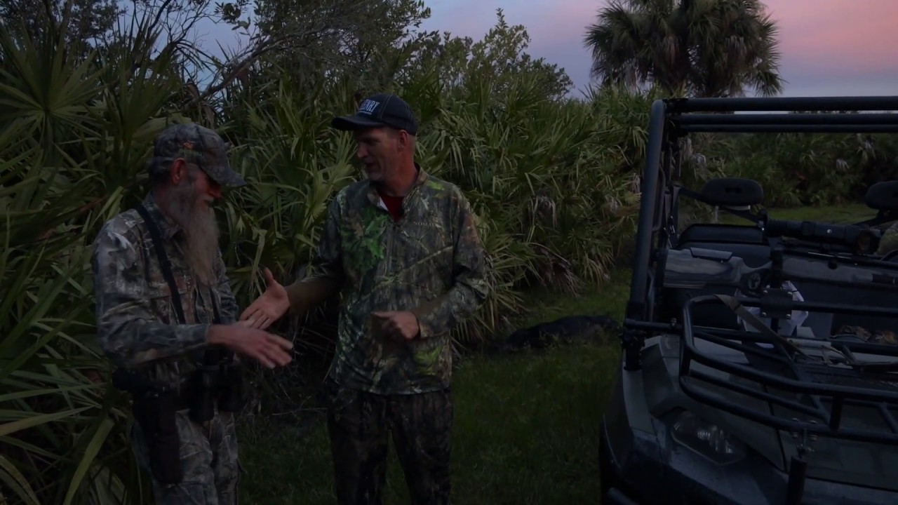 Killing Hogs at the Razzor Ranch - YouTube