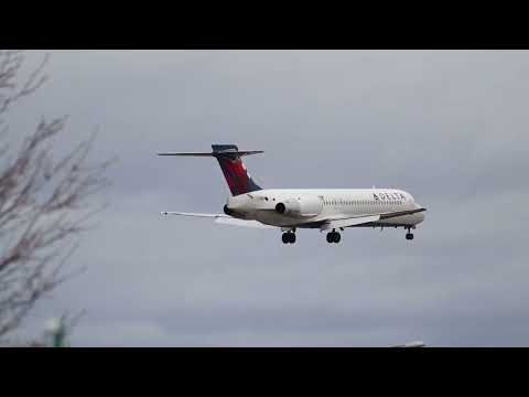 Delta DC9 (B717-2) landing at Newark Airport 4R - YouTube