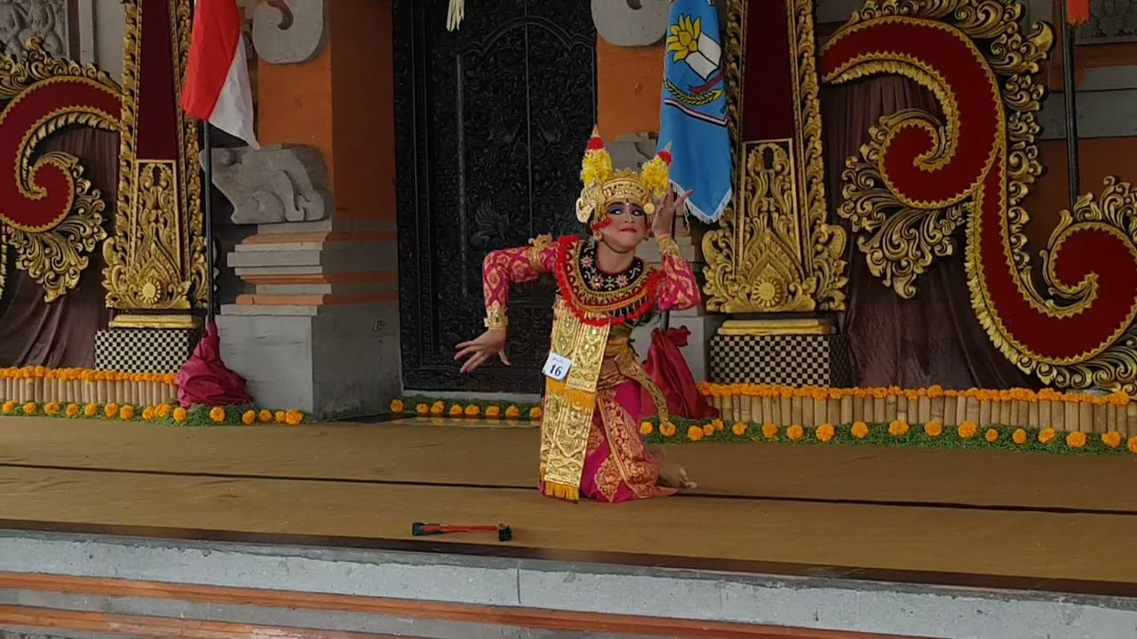 Juara harapan 1. Tari Condong Legong Keraton - Putri Keisha - YouTube