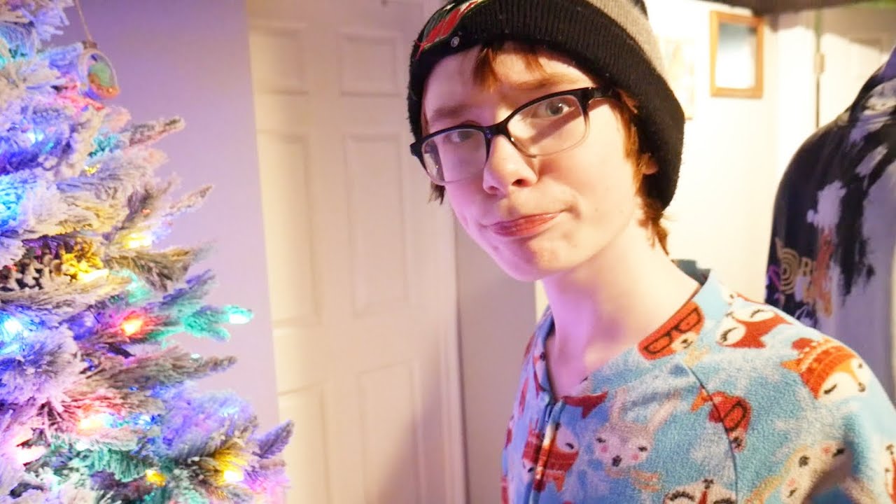 The Great Christmas Tree Fiasco 🎄 Vlogmas Day 1 - YouTube