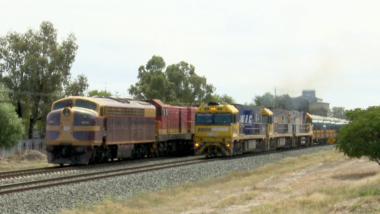 Pacific National Steel Train Passes LVR Heritage Train (14 March 2014 ...