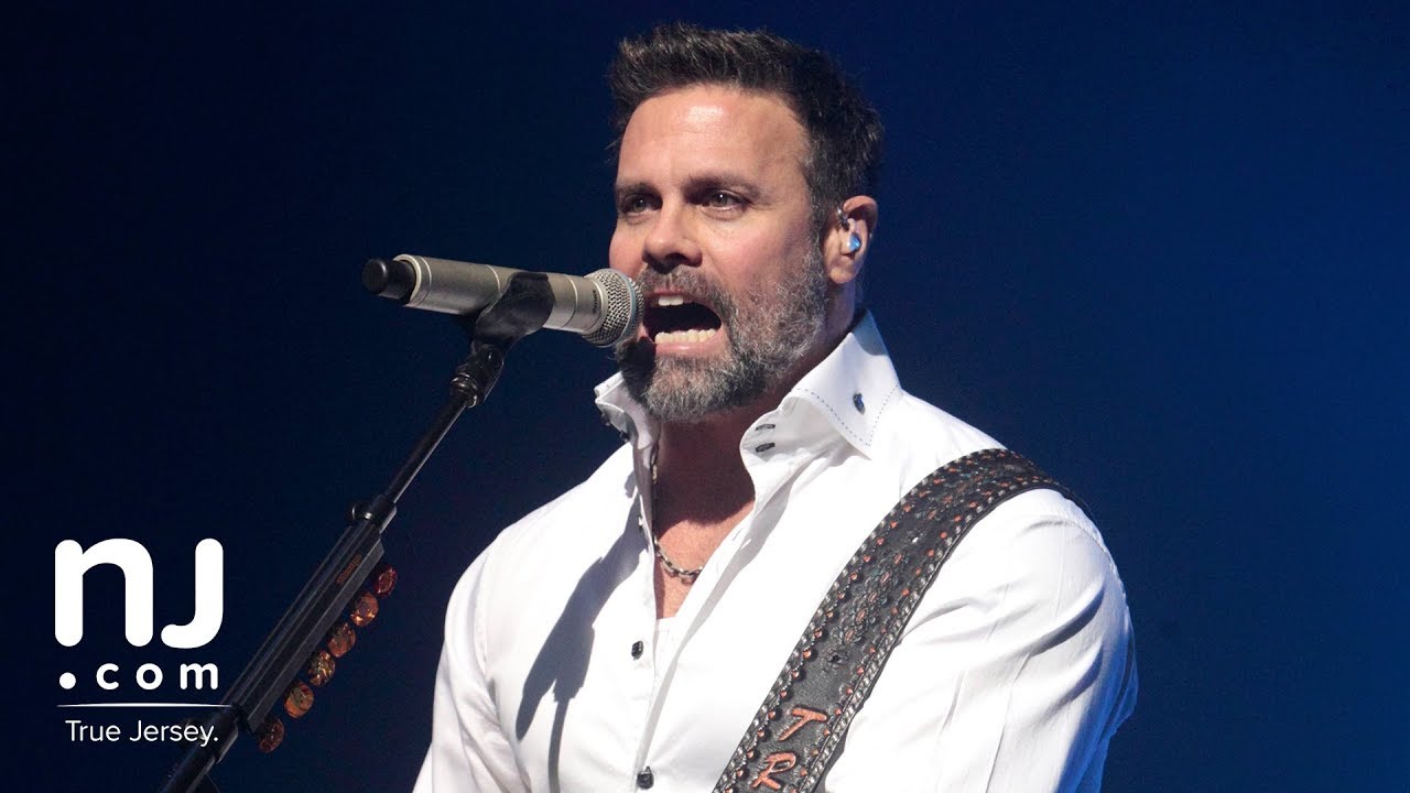 Country singer Troy Gentry was killed Friday in a helicopter crash in ...